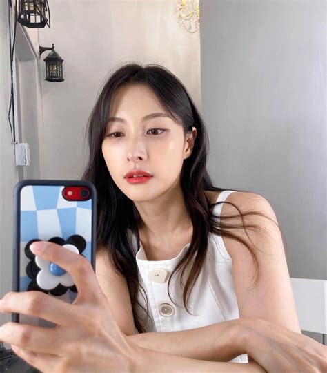 パク・ギュリさんのインスタグラム写真 パク・ギュリinstagram 「거울아거울앙 」8月12日 15時37分 Gyuri 88