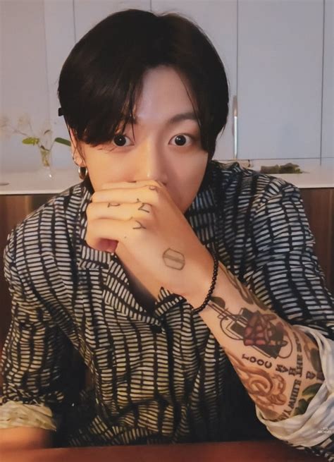 방탄소년단 정국 개인 방송서 입은 파자마 제품→아마존서 전 사이즈 품절 텐아시아