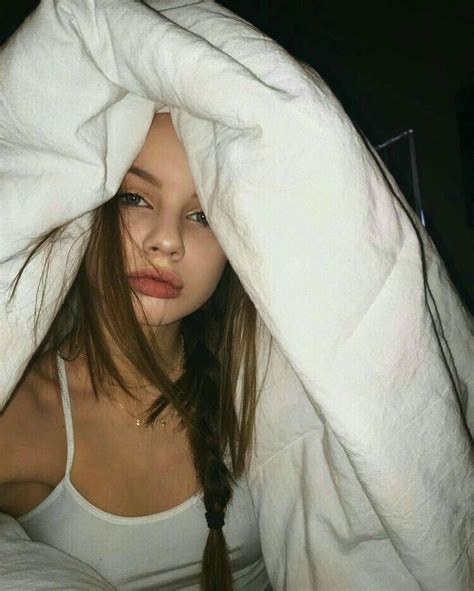 Фото для фейка девушки одинаковые реалистичные