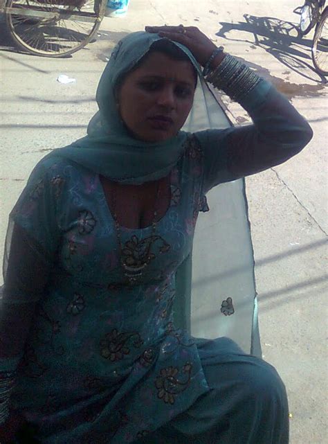 Downblouse Of Indian Bhabhai While Shopping Chuttiyappa