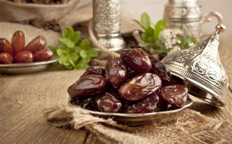 Amalan Sunnah Yang Penting Saat Menjalankan Ibadah Puasa Moeslim Id