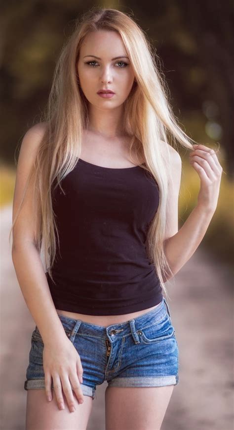 Beautiful Smiling Blonde Bottomless Vixens Luscious Hentai Manga Porn