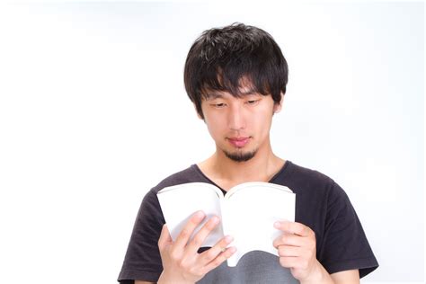 本を読む男性の無料の写真素材 Id 2071｜フリー素材 ぱくたそ
