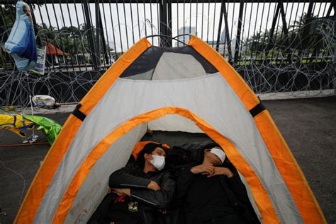 Indonesias Parliament Passes A Law Criminalizing Sex Outside Marriage