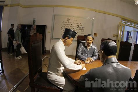 Foto Melihat Dari Dekat Museum Perumusan Naskah Proklamasi