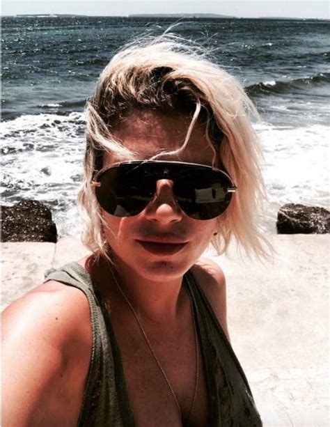 Foto Emma Marrone Sexy In Topless Il Giornale