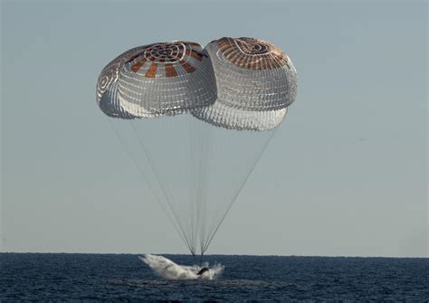 Spacex Capsule Splashes Down Returning 4 Astronauts From Space Station