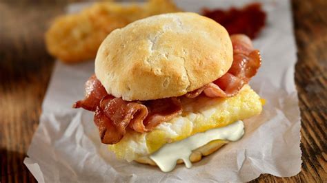 Cheesy Egg Pandesal Recipe