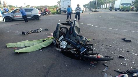 Kecelakaan Maut Tadi Pukul 08 30 Wib Pengendara Motor Tewas Di Tkp