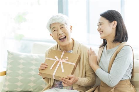 高齢者におすすめのプレゼントランキング10選｜シニア世代が喜ぶ！ Ichie いちえ