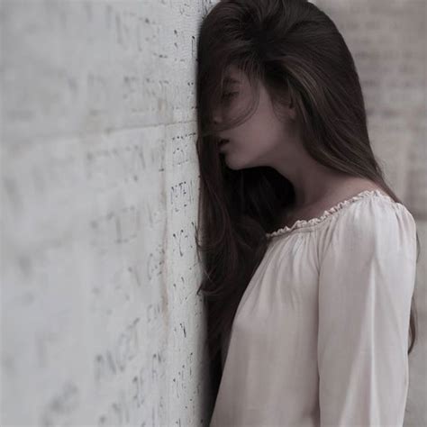 عکس دخترانه غمگین و تنها عکس دختر خسته برای پروفایل