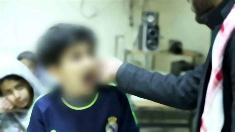 انتهى بسجنه اعتداء وحشي من مصري على طفل تشاجر مع نجله فيديو النهار