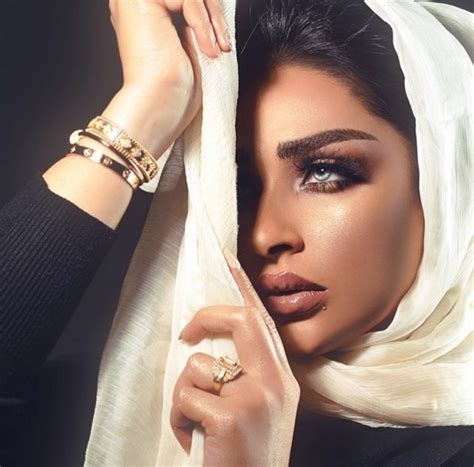 Stunning Eyes Gorgeous Beautiful Dolls Beautiful Women Weekend Top