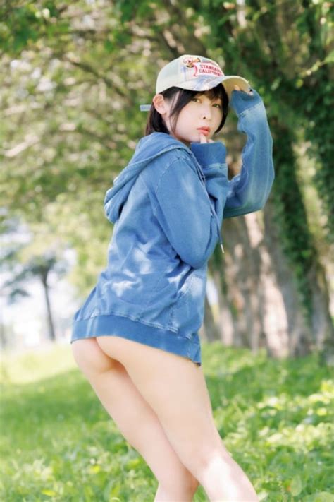 コスプレイヤー水那しおねさんが野外露出レベルの水着を着る お宝エログ幕府