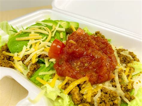 【三郷市食べ歩きブログ】三郷駅南口にいろいろなキッチンカーが出店しています 11月の金曜日は「タコライス・タコス」のお店です。