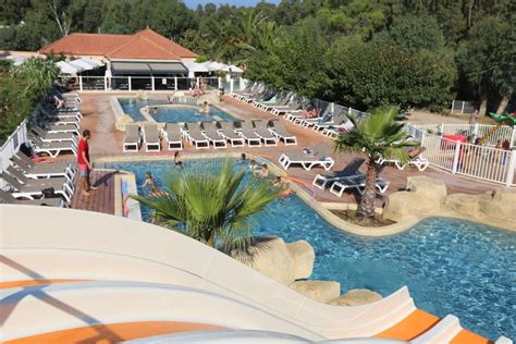 Que Faire Avec Les Enfants Dans Le Parc Aquatique Dun Camping à Calvi