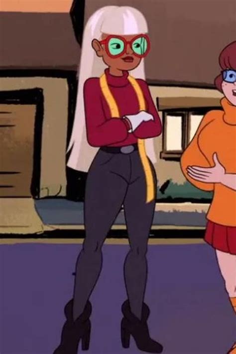 How To Get Velma And Cocos Look For A Perfect Halloween Couples Costume