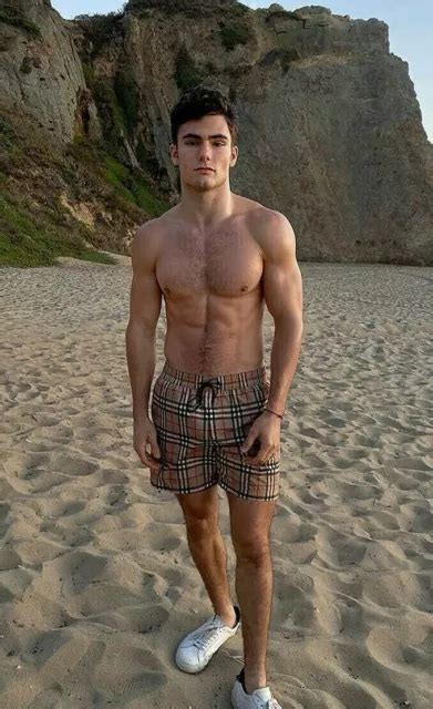 Shirtless Muscular Male Beefcake Jock Muscle Beach Hunk Hot Guy Photo