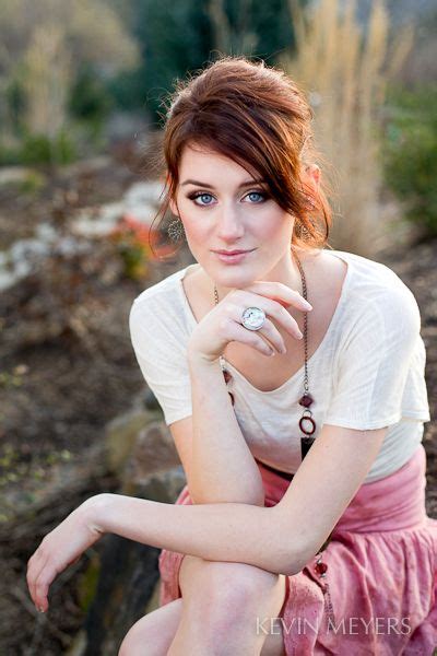 Stylish Solos Photography Poses Women Outdoor Photography Senior