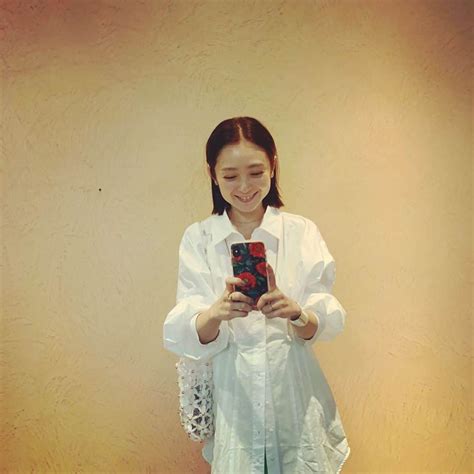 安達祐実さんのインスタグラム写真 安達祐実instagram 「💛💚💛 マネージャーの前田氏。ソーシャルディスタンス保って写真撮り合う📸