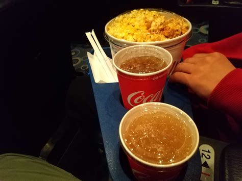 【里おじさん活動】映画館で、「鬼滅の刃」を見てきました 里おじさん活動普及促進委員会（非正規雇用のおっさんのブログ） 楽天ブログ