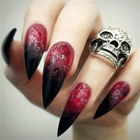 30 Chic Ideas For Black Stiletto Nails