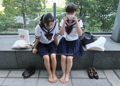 素足街撮り投稿画像and主婦正座足裏