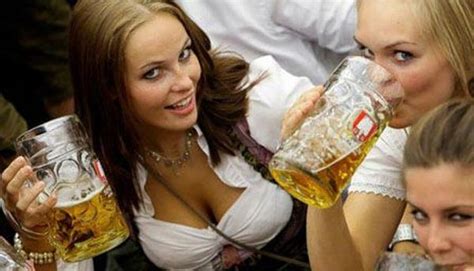 Sexy Girls And Cold Beer 35 Pics