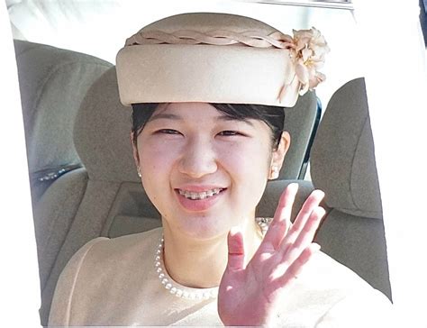 写真・図版（1枚目） 〈皇族方の「教育方針」〉【祝ご卒業】「古典の才女」愛子さまの知性を育んだアナログ玩具とは？ 弾けんばかりに笑う天皇家の