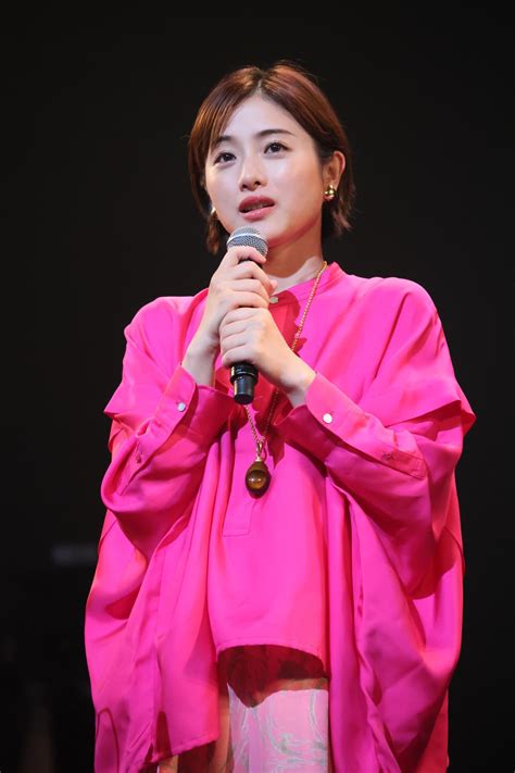 フォトギャラリー4枚目 ピンクドレスandショートヘアーで色香ムンムンの石原さとみ「女優業本格復帰へのカウントダウン」 Fridayデジタル