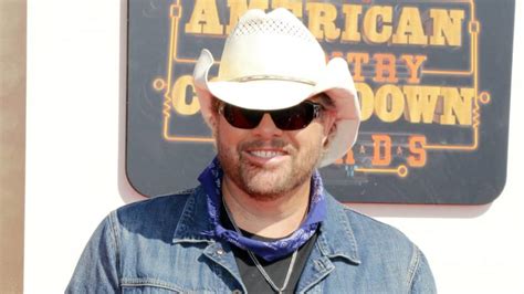 Toby Keith Reveals Country Comes To Town 2021 2022 Tour Dates Wmix