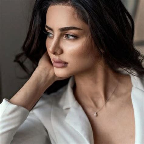 بدن نمایی میسترس ایرانی هات با ست صورتی این میس جذاب به توت فرنگی لقب