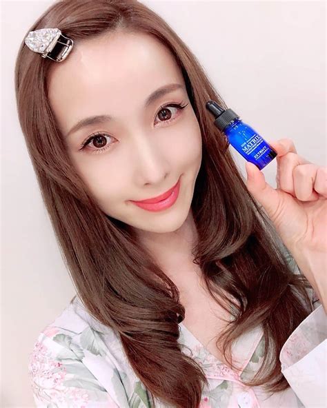 瀬戸早妃さんのインスタグラム写真 瀬戸早妃instagram 「愛用中のマトリックスエキス💙 お気に入りすぎて2本目に突入しました