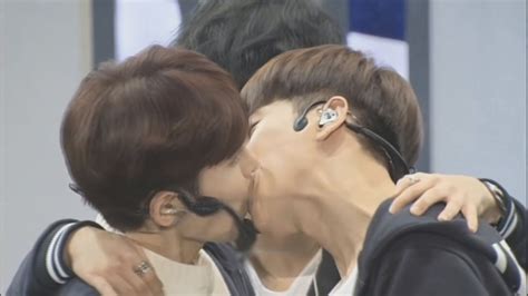 К ПОП АЙДОЛЫ ЦЕЛУЮТСЯ НА СЦЕНЕ Kpop Idols Kiss On Stage Youtube