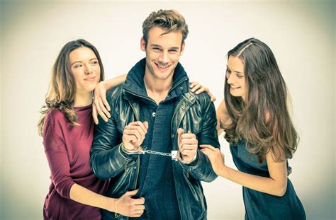 how to get threesomes with girls you know girls chase