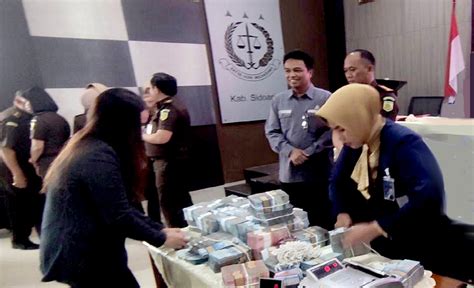 Kejari Sidoarjo Sita Uang Korupsi Pdam Rp1 849 Miliar — Indonesiapos