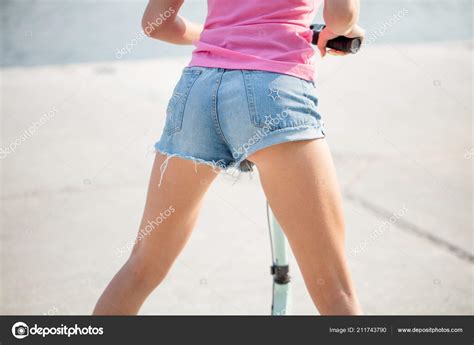 Beautiful Girls In Short Shorts