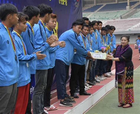 သိပ္ပံနှင့်နည်းပညာဝန်ကြီးဌာန တက္ကသိုလ်ပေါင်းစုံဘောလုံးပြိုင်ပွဲ ဗိုလ