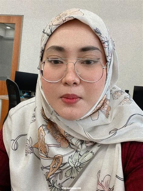 Cermin Mata Perempuan Gemuk Owen Blake