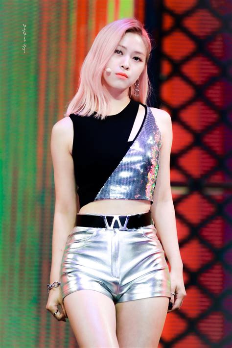 𝗕𝗮𝗯𝘆𝗕𝗿𝗲𝗮𝘁𝗵 On Twitter Fashion Stage Outfits Event Outfit