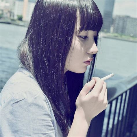 「quick Saves」おしゃれまとめの人気アイデア｜pinterest｜thanapong Sinsirimongkol 喫煙女性 女性