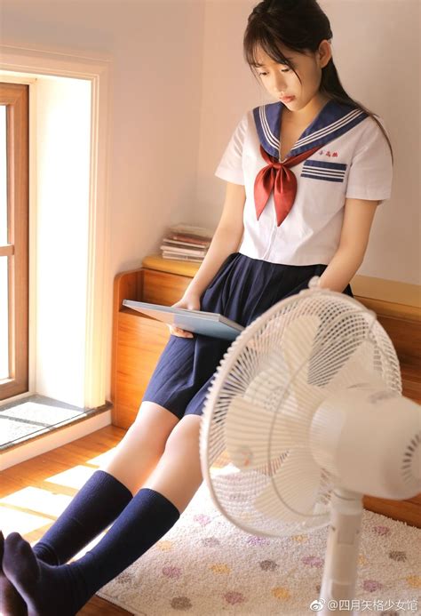 ビキニ水着のjkが太ももの裏側がタヒぬほど抜ける写真集 可愛い校生