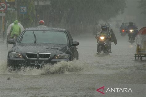 Bmkg Prakirakan Hujan Turun Di Sejumlah Wilayah Indonesia Antara News