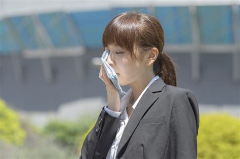 なぜ？急に汗が吹き出る…考えられる2つの病気。病院は何科？ Medicalook メディカルック