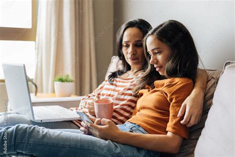 Single Mother Working From Home With Preteen Daughter Around Stock