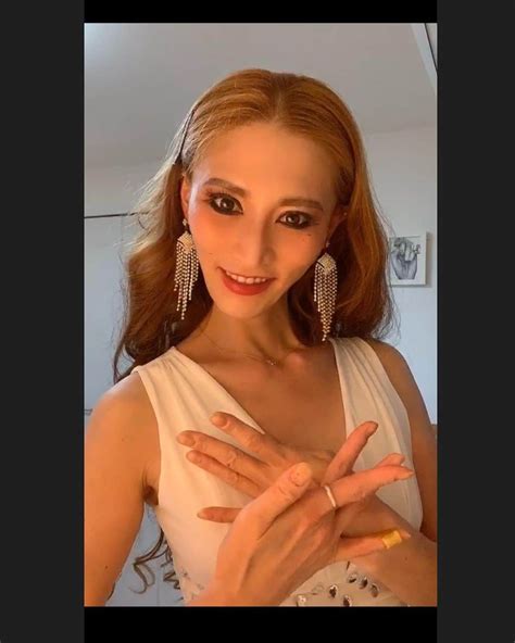 ささきえりさんのインスタグラム写真 ささきえりinstagram 「ヅカメイクしてみた💄🤭💃 ・ ・ 引き出しの整理してきたら付けまつ毛
