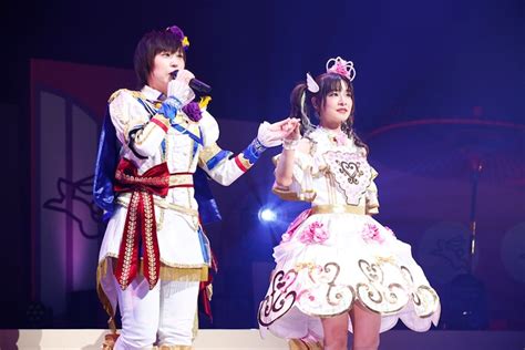 左からひびき役の斎賀みつき、ファルル役の赤崎千夏。 うっちゃり初ライブ、プリパラナース新曲も！夢の続きを見せた「プリパラ」単独ライブ