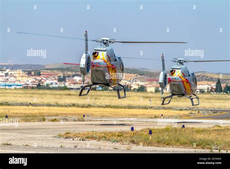 Granada España 18 De Mayo Los Helicópteros De La Patrulla Aspa