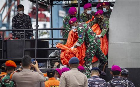 Tim Sar Evakuasi 26 Kantong Jenazah Korban Sj 182
