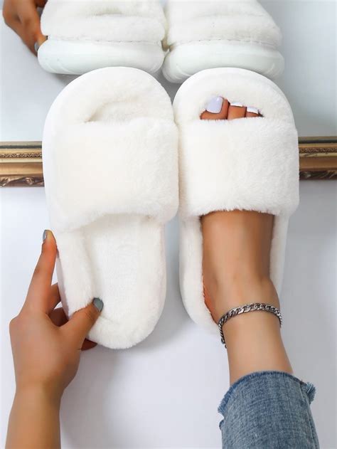 Step Into Luxury And Comfort With Our Minimalist Fuzzy Bedroom Slippers
